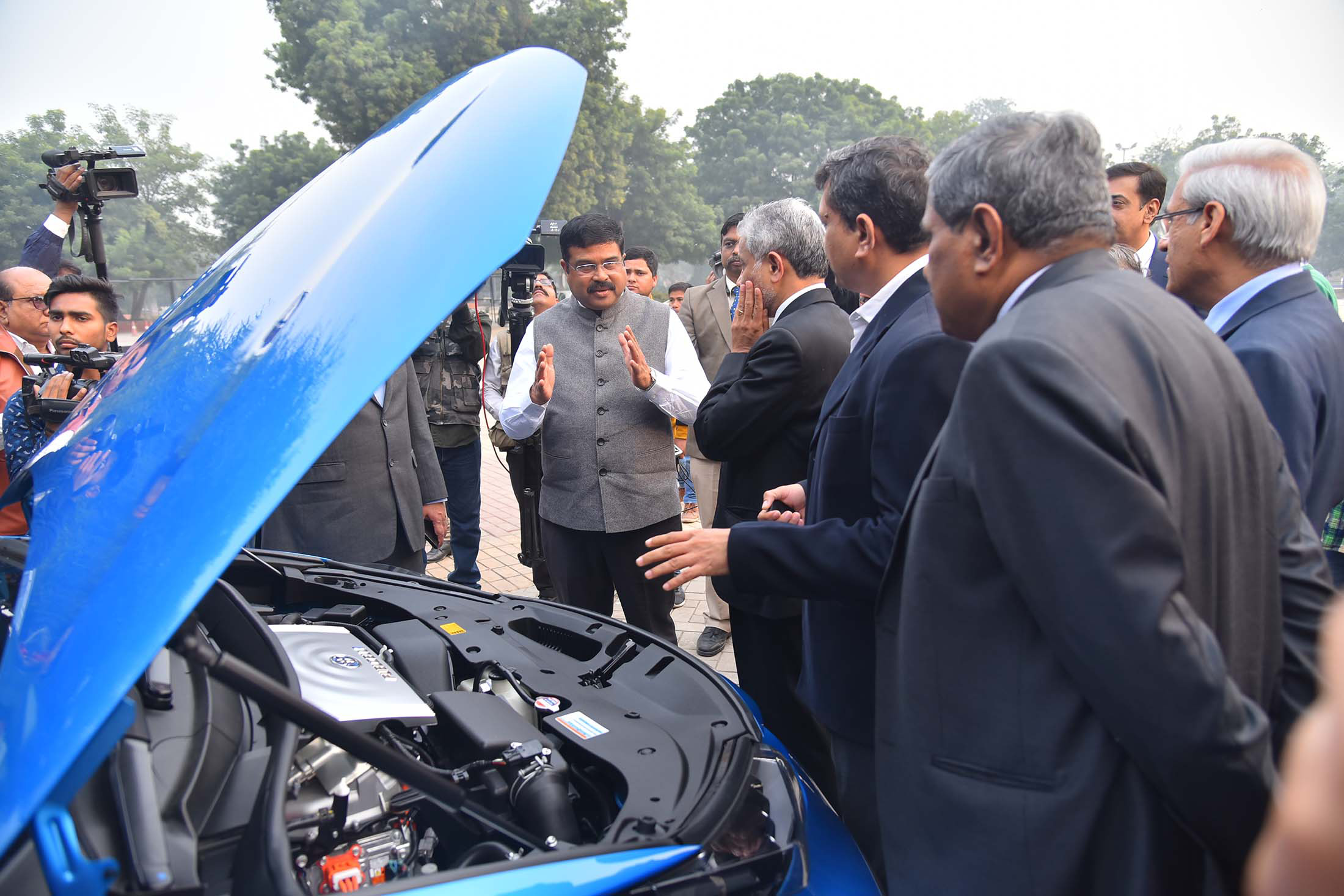 Petroleum minister calls for making hydrogen fuel cell technology ...
