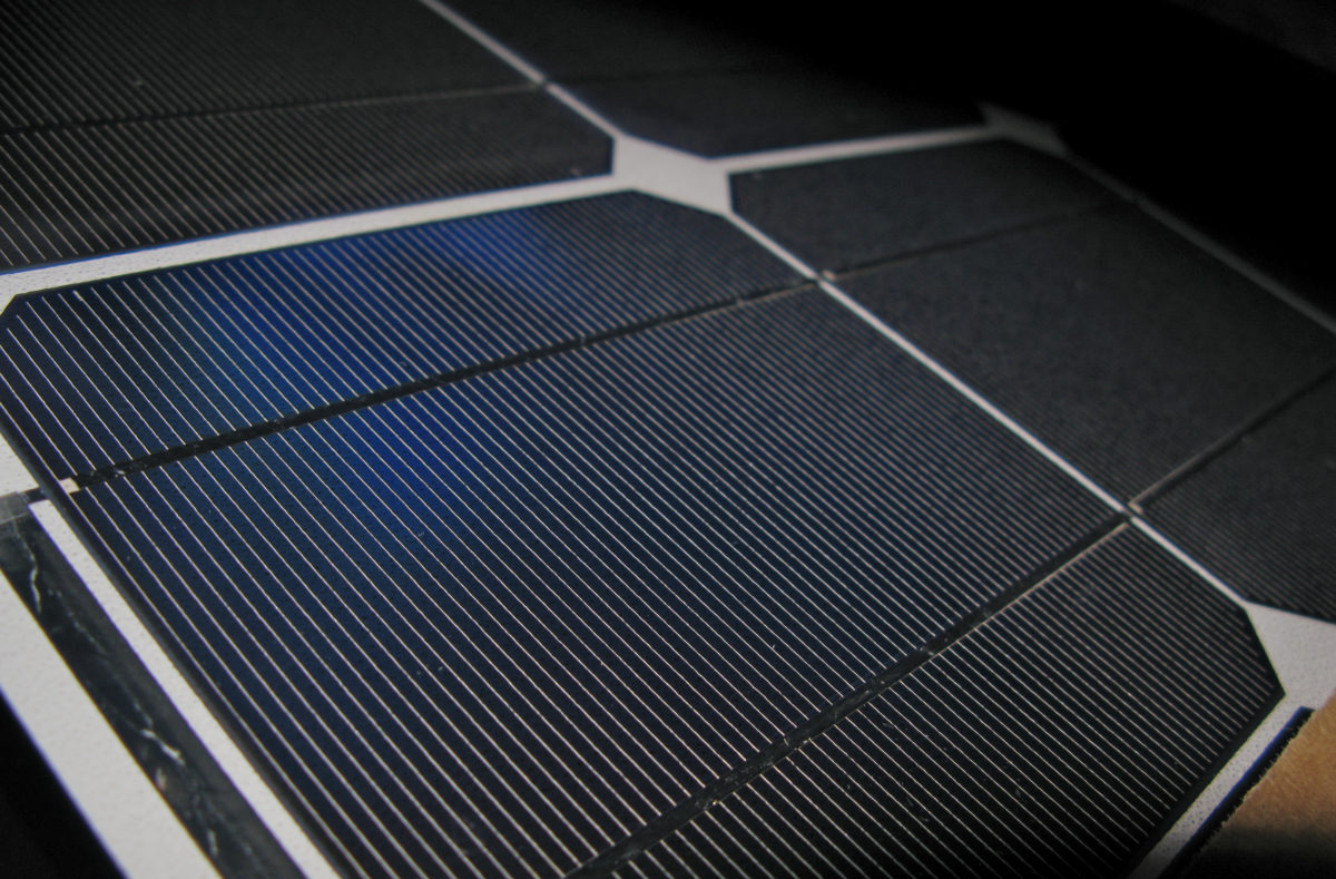 Integrating stress and temperature sensors in crystalline silicon cells ...