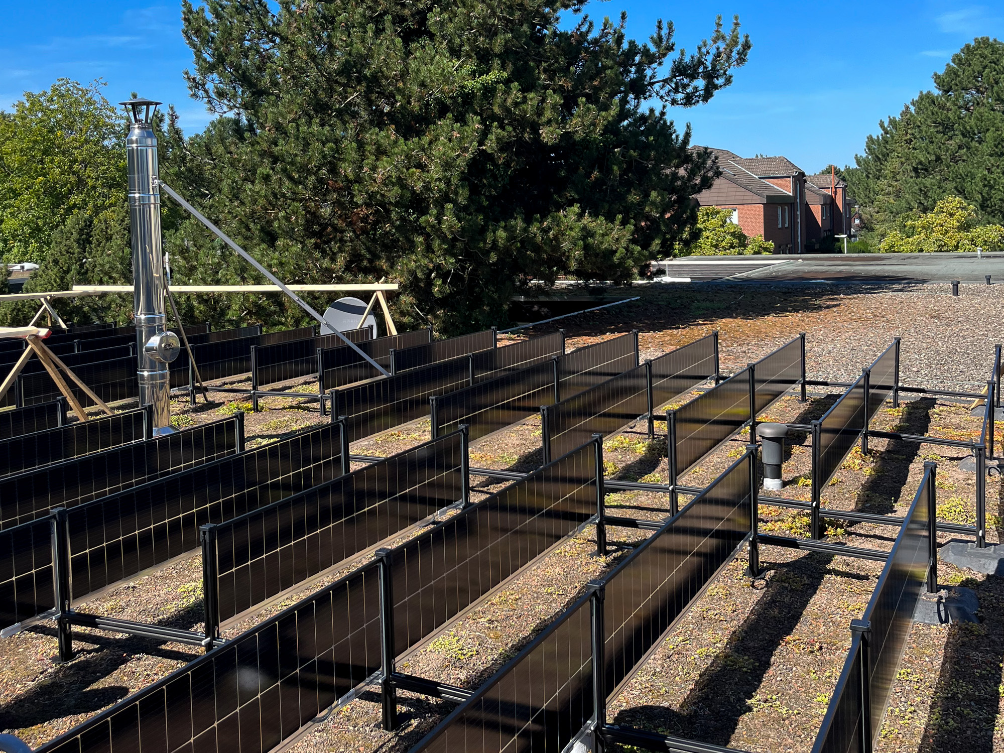 Solyco switches on vertical PV systems on green rooftops in Germany ...