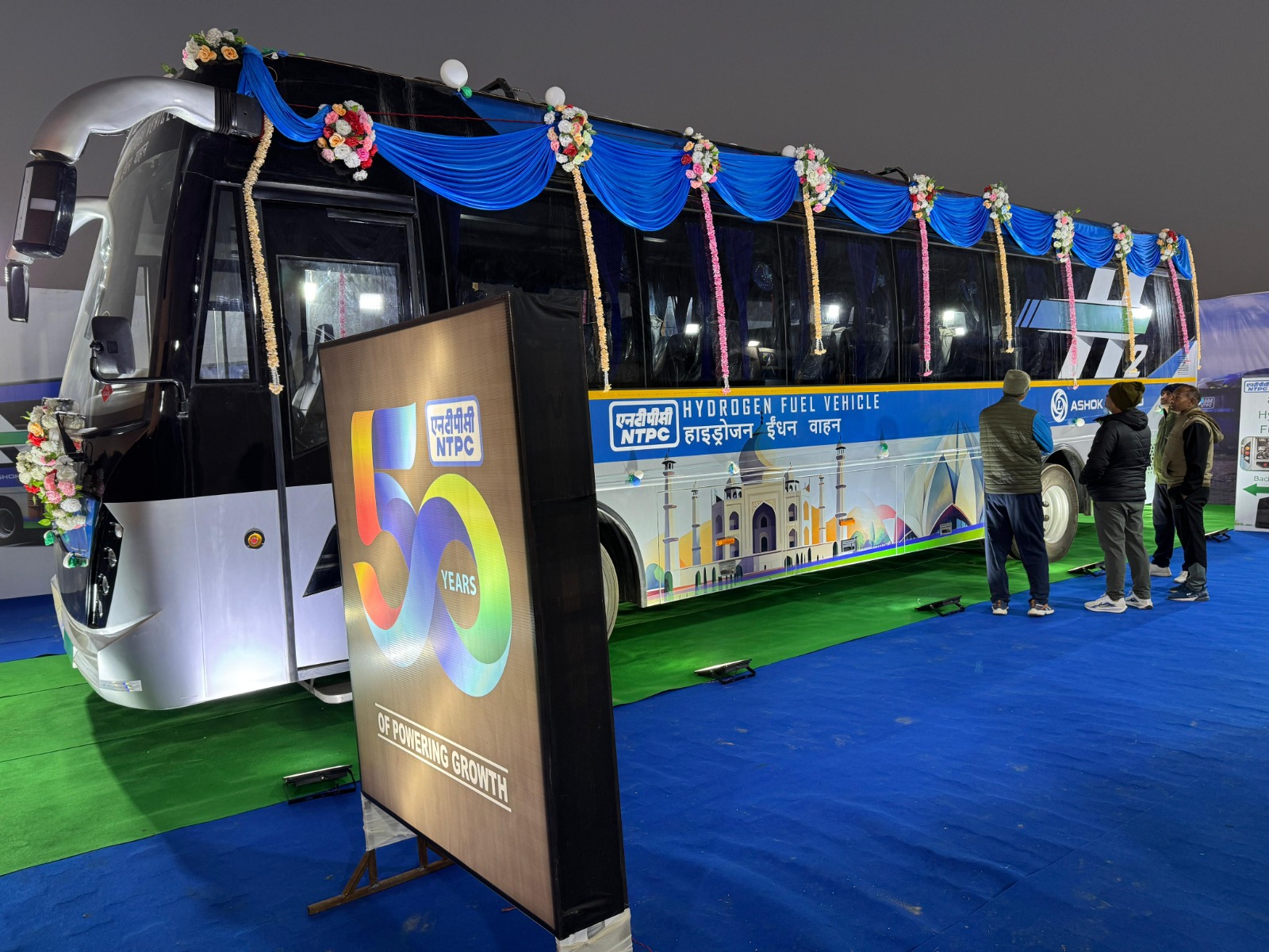 NTPC displays Hydrogen Bus at Mahakumbh 2025 – pv magazine India