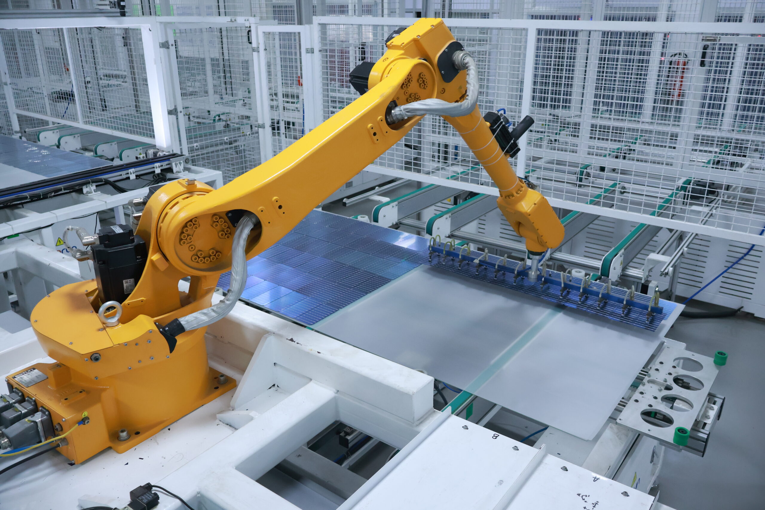 Rayzon Solar secures 280 MW TOPCon module order for Mahindra Susten’s ...